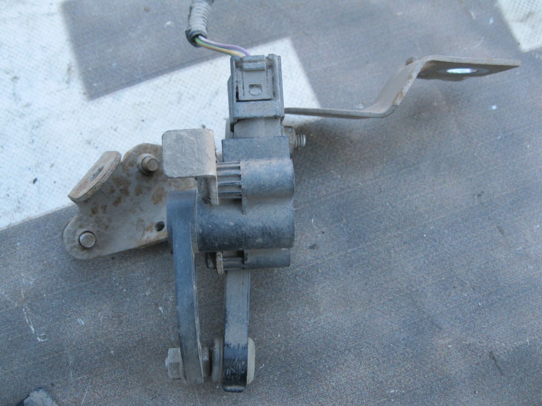 Ford Focus 3 Датчик положения кузова задний. Купить по низкой цене на ...