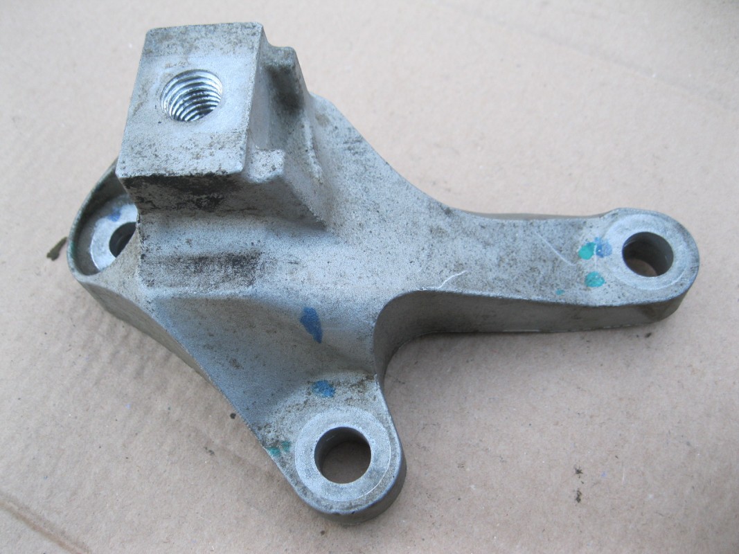 Ford Kuga 2 Кронштейн КПП. Купить по низкой цене на разборке. ID2566