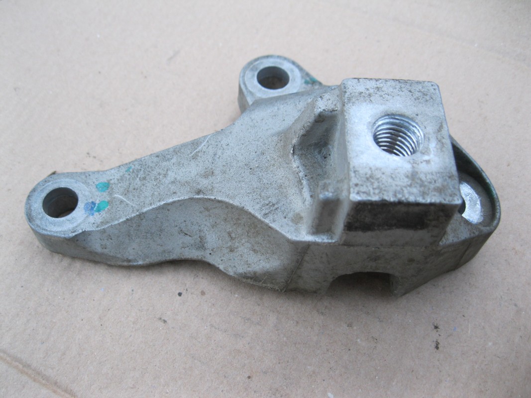 Ford Kuga 2 Кронштейн КПП. Купить по низкой цене на разборке. ID2566