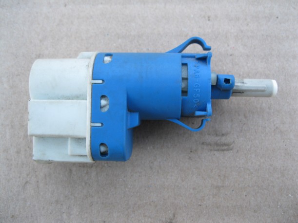 Ford Focus 2 Датчик включения стоп-сигнала. Купить по низкой цене на ...