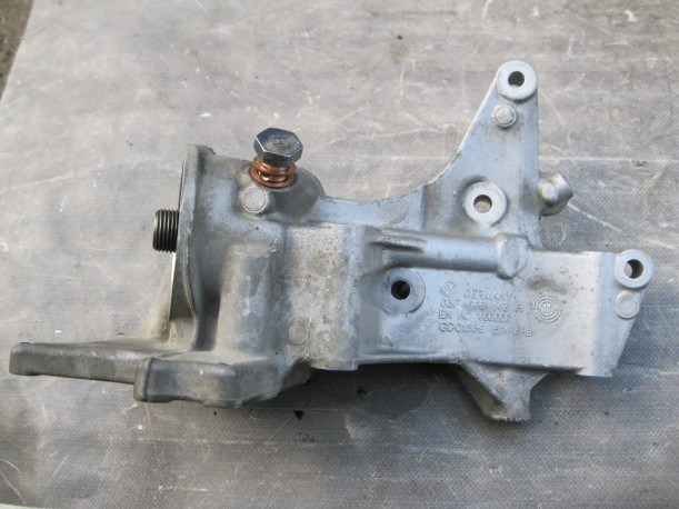 Volkswagen Golf 6 Кронштейн масляного фильтра. Купить по низкой цене на ...