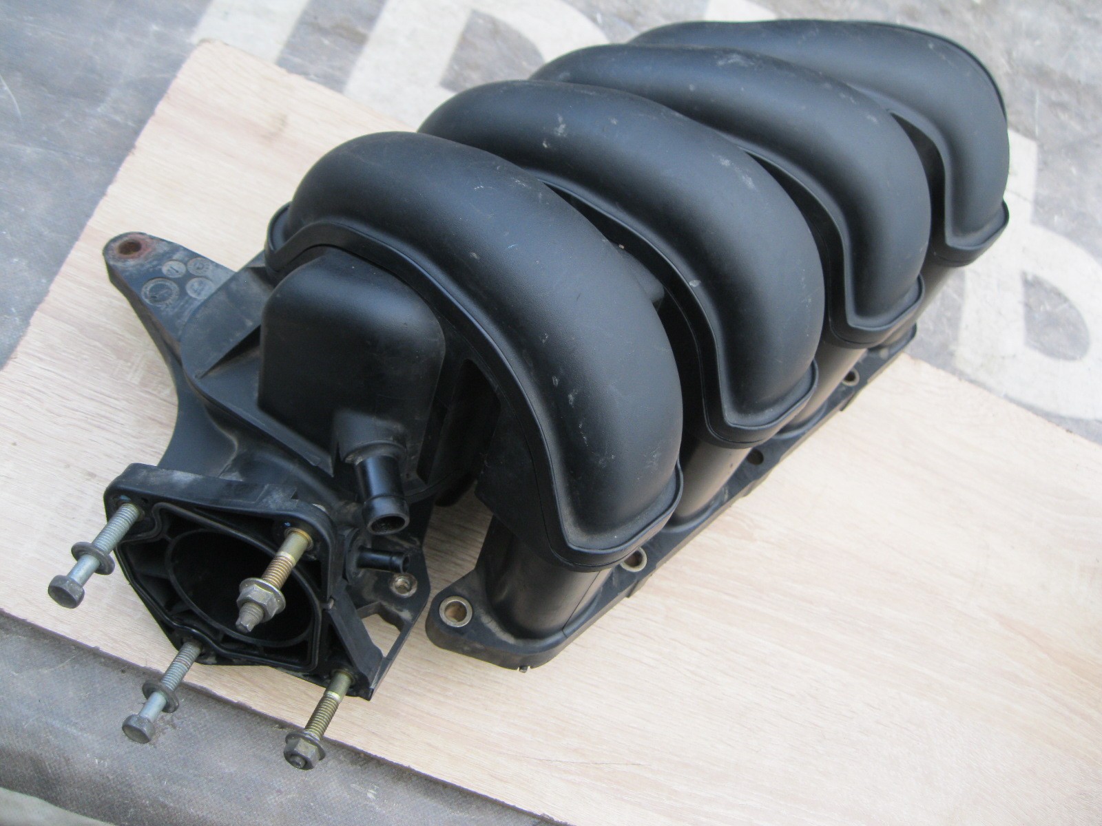 Toyota Avensis Коллектор впускной. Купить по низкой цене на разборке ...