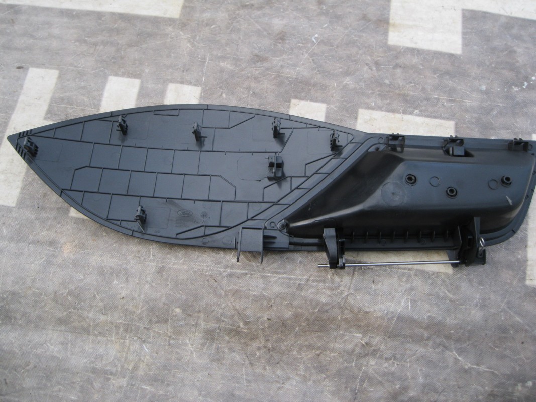 Ford Focus 2 Бардачок. Купить по низкой цене на разборке. ID4179
